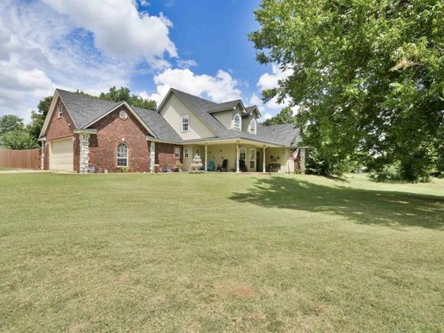 305 N Walnut St, Marlow, OK 73055