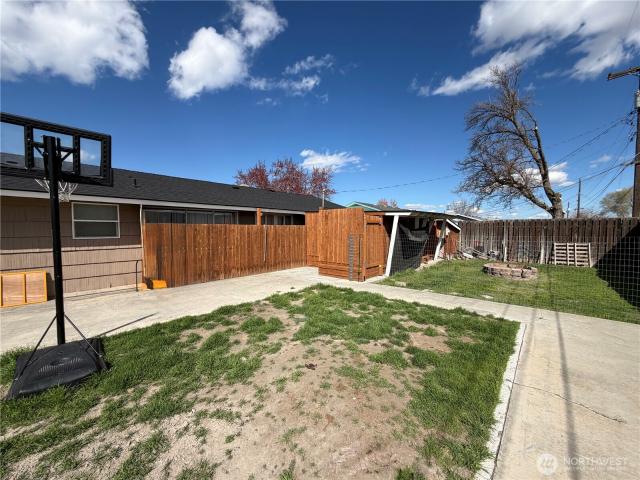 305 N Earl Road