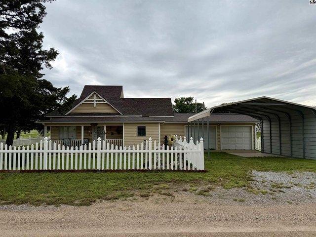 305 N Lincoln St, Cunningham, KS 67035