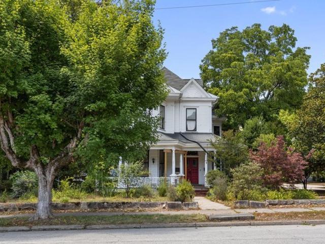 305 N Main St, Louisburg, NC 27549