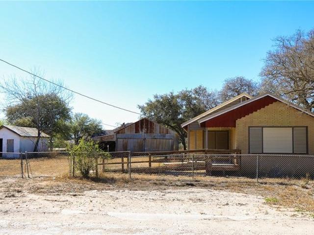 305 N Perez St, San Diego, TX 78384