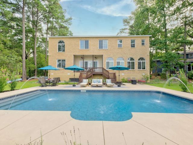 305 Northlake Road