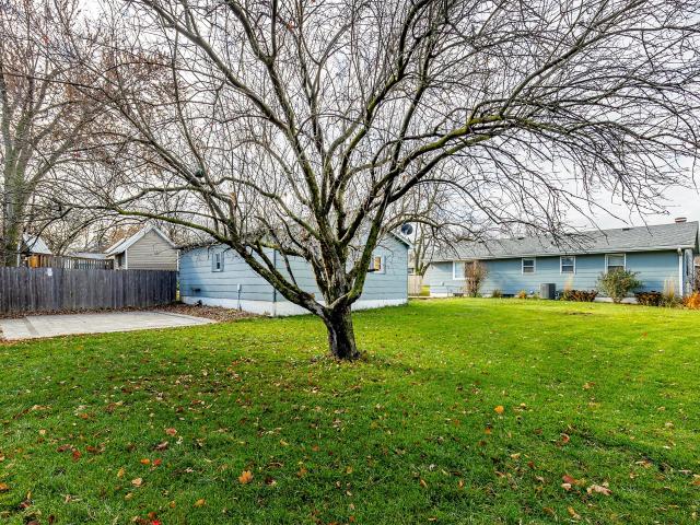 305 NE Crestmoor Place