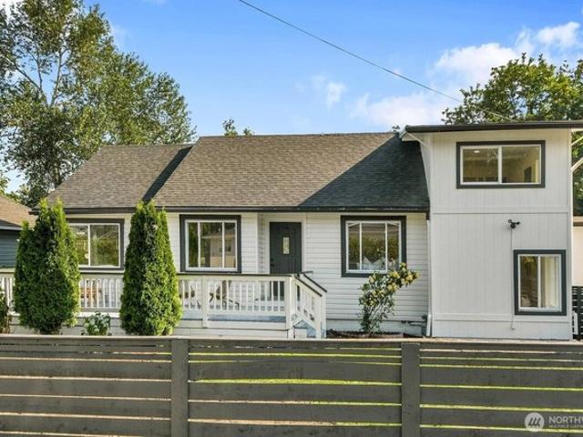 305 NW 7th St, Renton, WA 98057