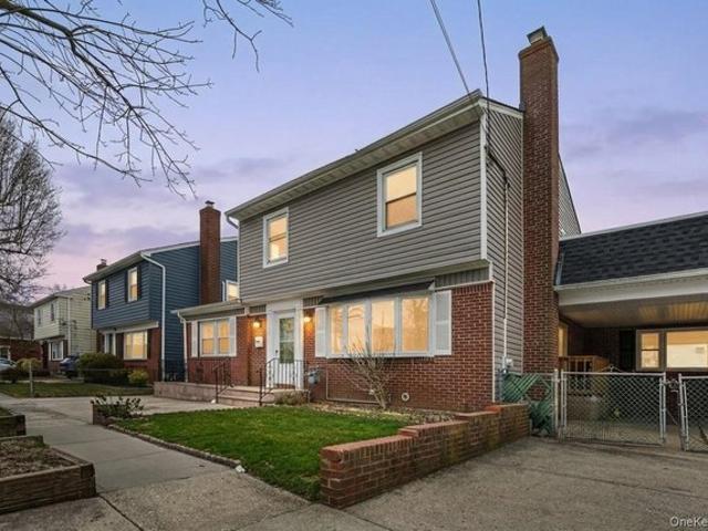 305 S 8th St, New Hyde Park, NY 11040