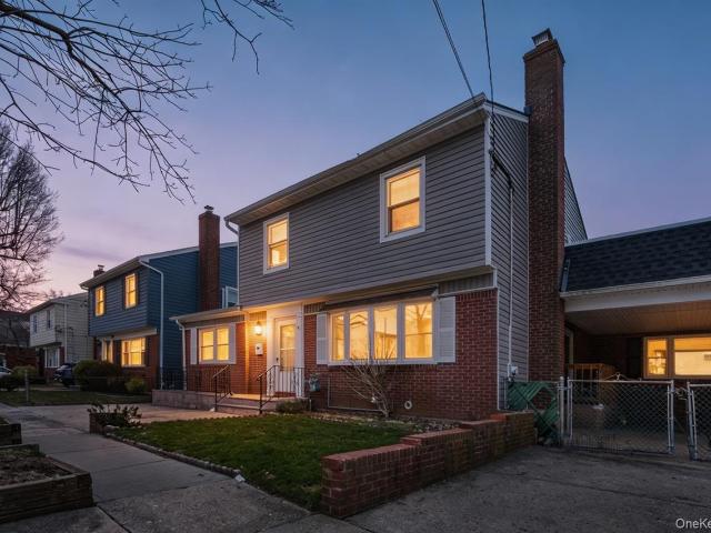 305 S 8th St, New Hyde Park, NY 11040 | MLS #995828