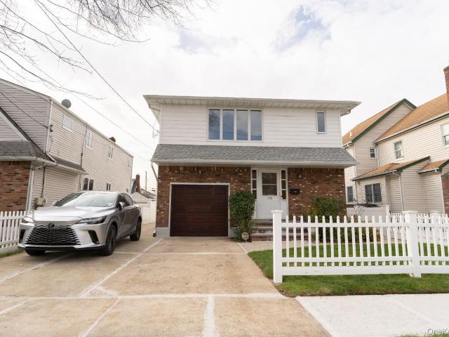 305 S 10th St, New Hyde Park, NY 11040 | MLS #971409