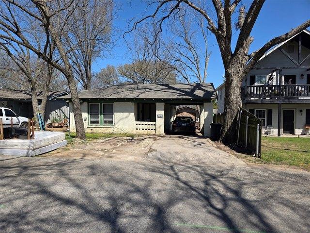 305 S Wood St, Cleburne, TX 76033