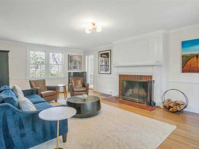 305 S Barry Avenue