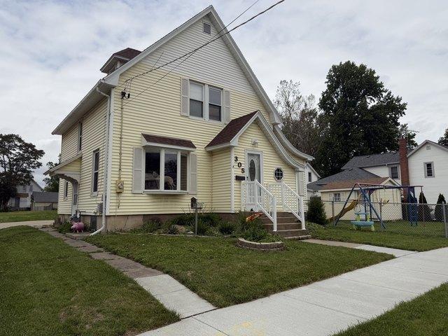 305 S Clinton St, Morrison, IL 61270