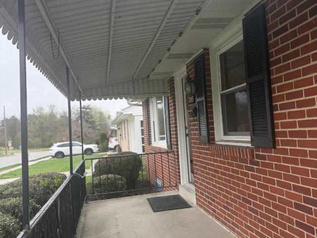 305 S Forney Ave, Hanover, PA 17331 | MLS #PAYK2100 | Compass