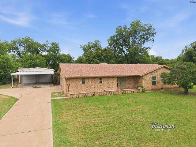 305 S Preston Rd, Burkburnett, TX 76354