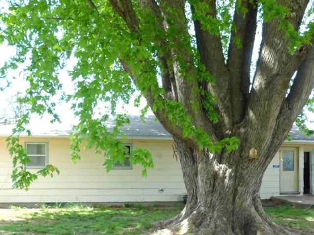 305 S Prince St, Dow City, IA 51528