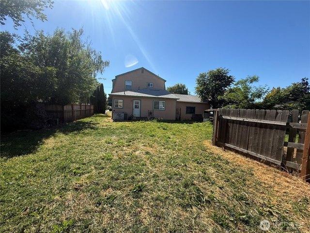 305 S Roosevelt St, Walla, WA 99362