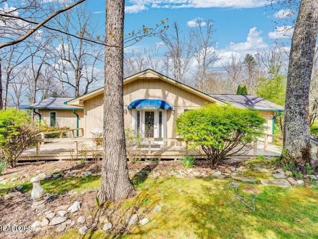 305 Saint George Dr, Crossville, TN 38558