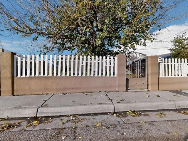 305 San Jose Ave SE, Albuquerque, NM 87102