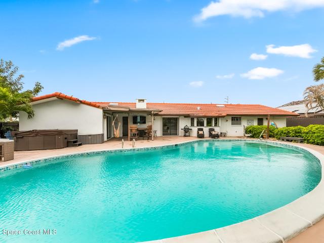 305 Sand Pine Rd, Indialantic, FL 32903 | MLS #1074