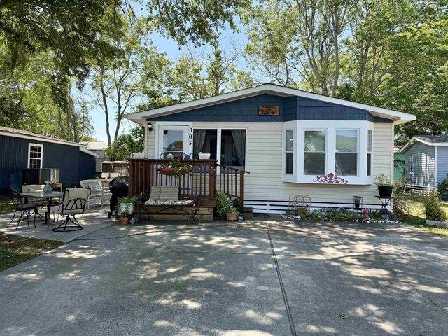 305 Sanddollar Dr, Surfside Beach, SC 29575
