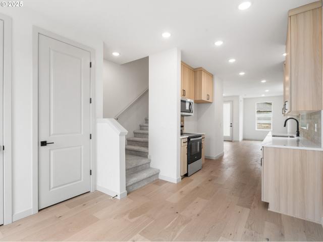 305 se jetty ave # b