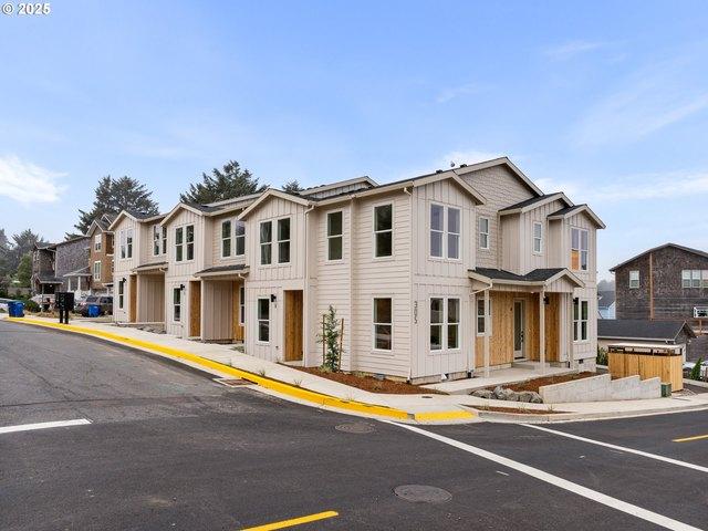 305 SE Jetty Ave Unit B, Lincoln City, OR 97367