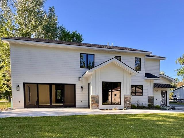 305 Shorewood Drive