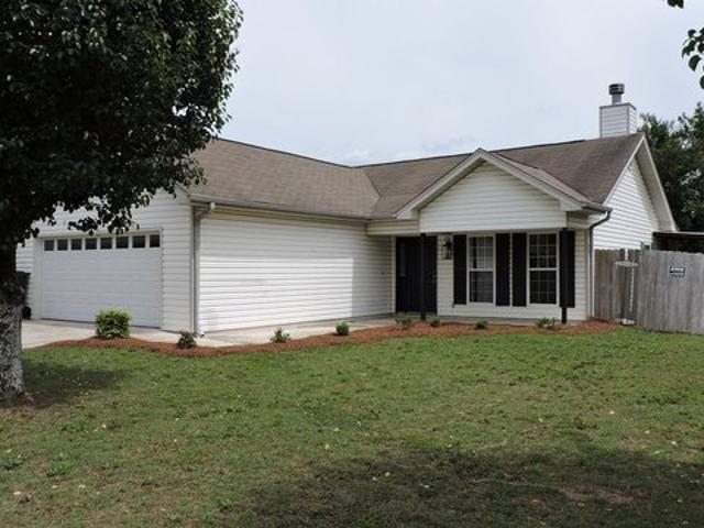 305 Summerchase Dr, Calera, AL 35040