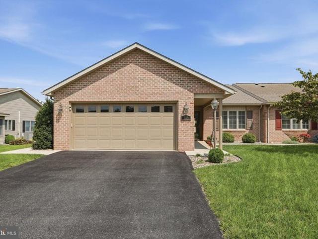 305 Sunbrook Dr, Chambersburg, PA 17201