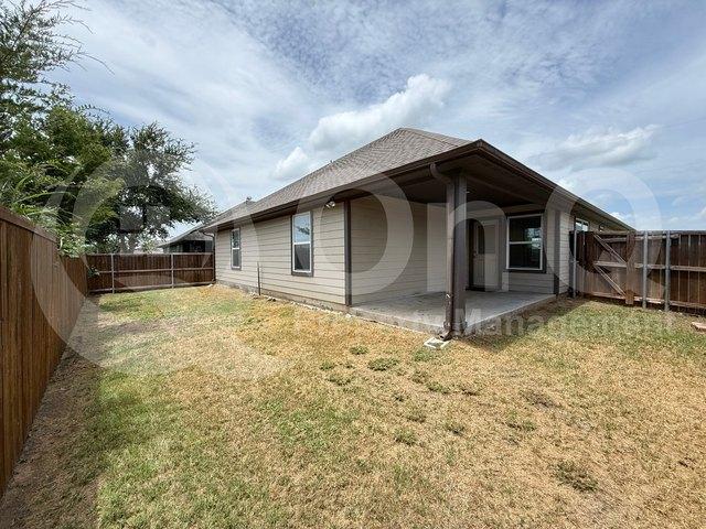 305 Sunnyside Dr, Trenton, TX 75490