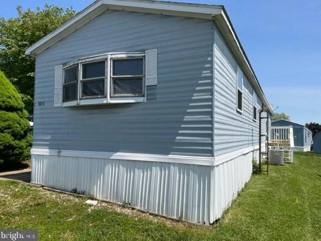 305 Sussex Ln, Glen Rock, PA 17327