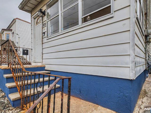 305 Pacific Street