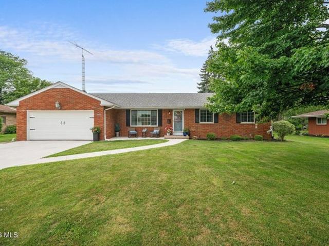 305 Parkview Dr, Walbridge, OH 43465