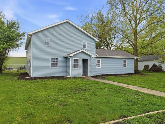 305 Parkway Ct, Gridley, IL 61744