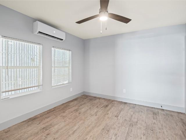 305 Roberts Street 3