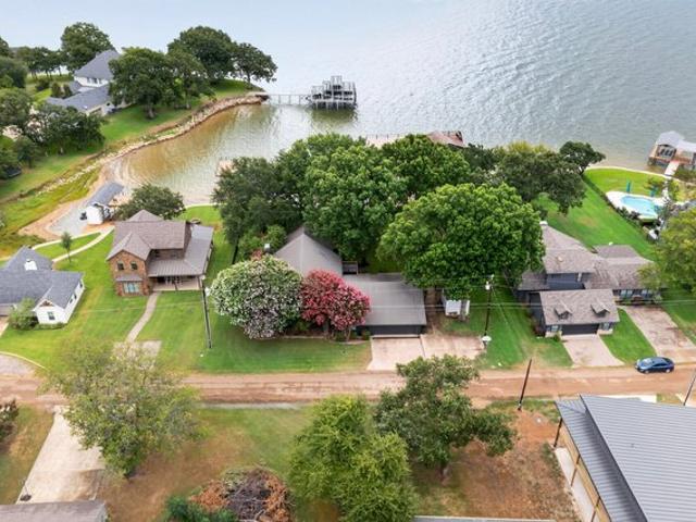 305 Rock and Roll Ln, Mabank, TX 75156