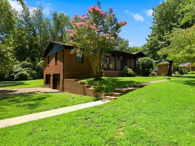 305 Redwood Dr, Stanford, KY 40484