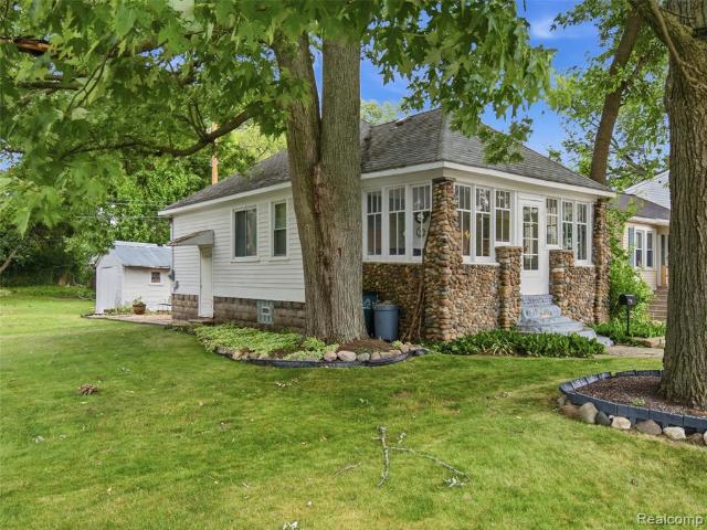 305 Renshaw Avenue