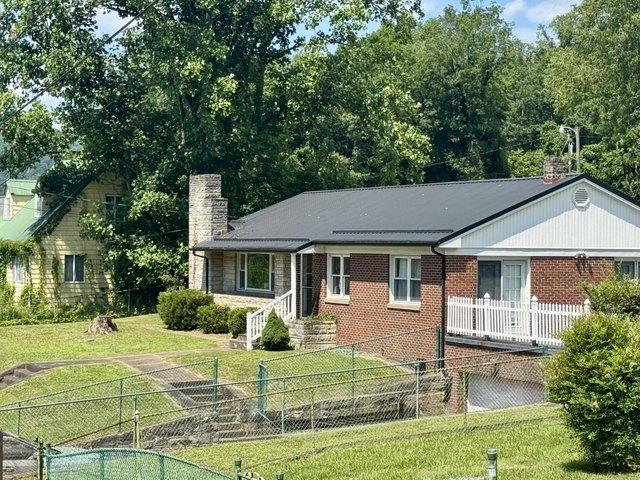 305 Riverview Dr, Charlton Heights, WV 25040