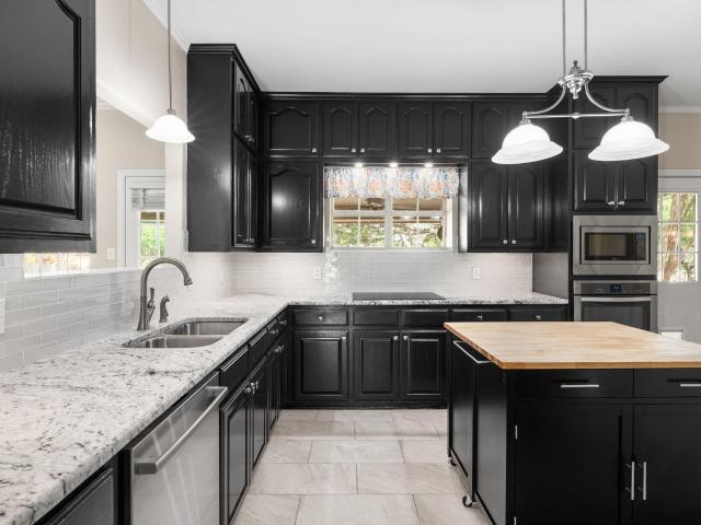 305 Riverview Dr