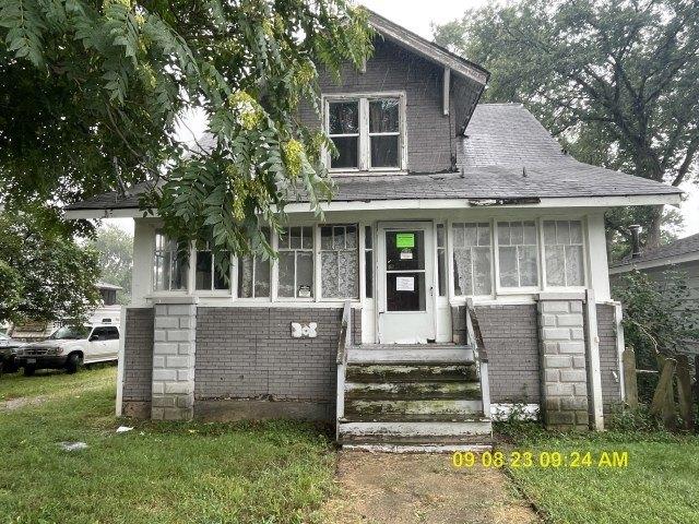 305 River Oaks Dr, Calumet City, IL 60409