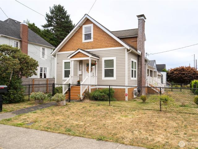 305 W 6th Street