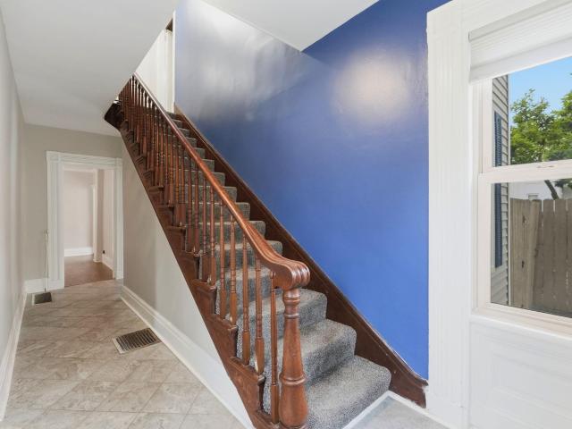 305 W 7Th Street