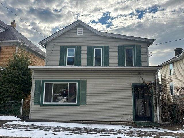 305 W 9th Ave, Tarentum, PA 15084