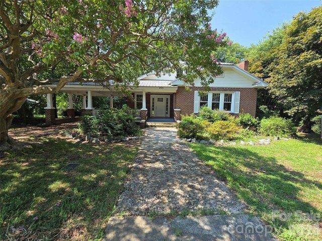 305 W 12th St, Kannapolis, NC 28081