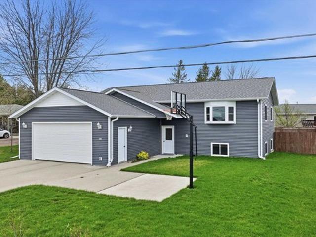 305 W 29th St, Marshfield, WI 54449
