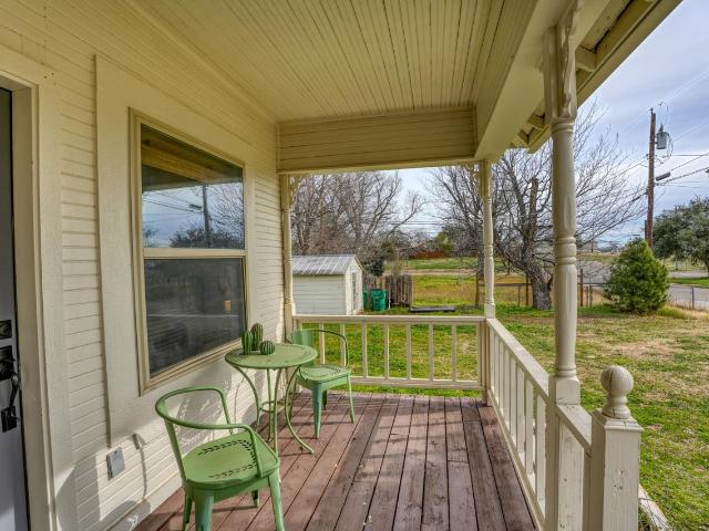 305 W Tarrant St