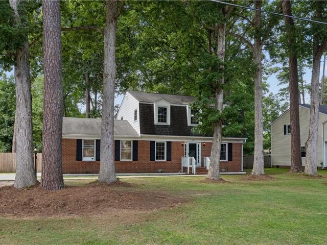 305 W Woodland DR