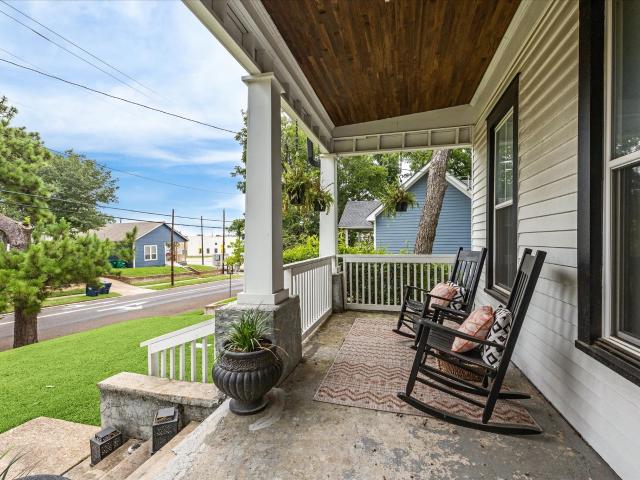 305 W Alamo Street