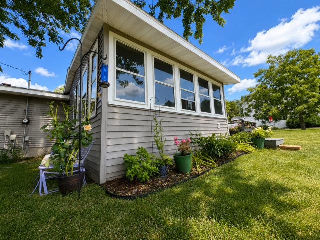 305 W Holdt Street