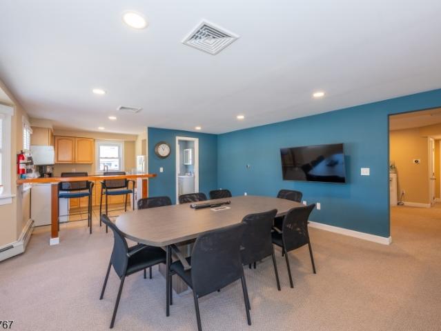 305 W Main St
