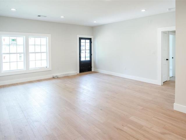 305 W Oak